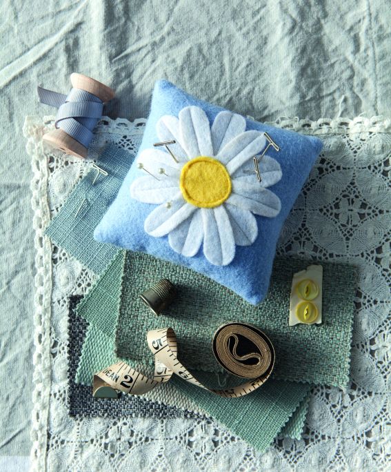 Daisy Pincushion - Sew 112 July 18 - Magazine Templates - Sew Magazine