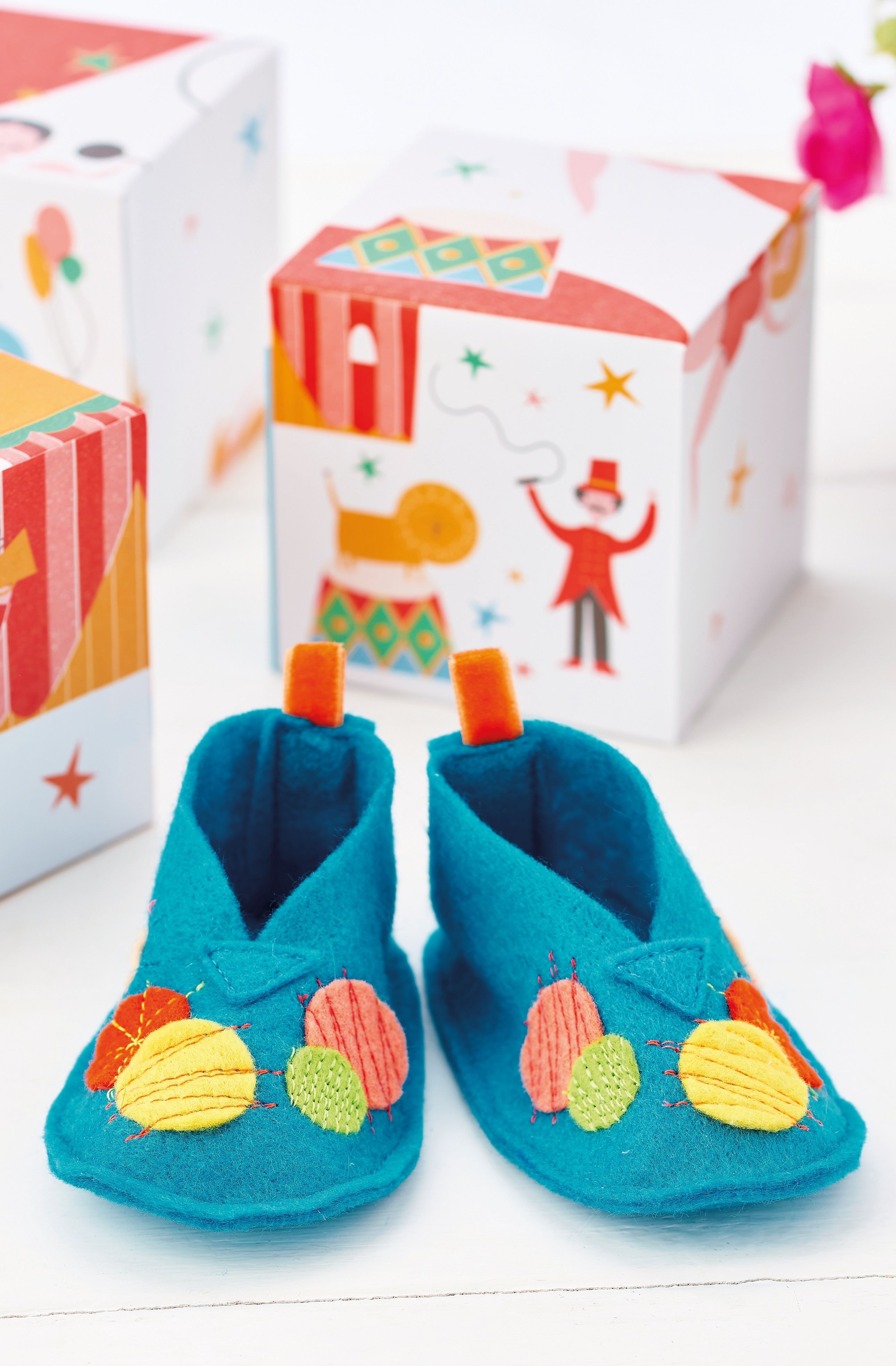 Sew 160 March 22 Baby Felt Shoes - Magazine Templates - Sew Magazine